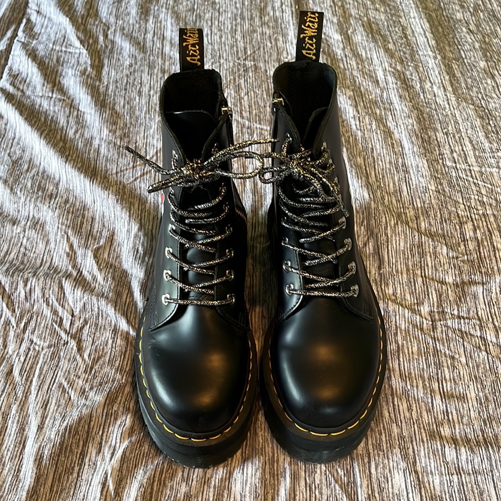 Hello Kitty Doc Martens - Gem